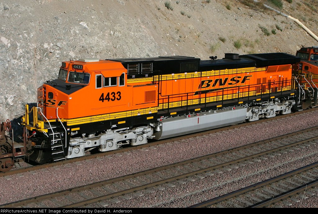 BNSF 4433